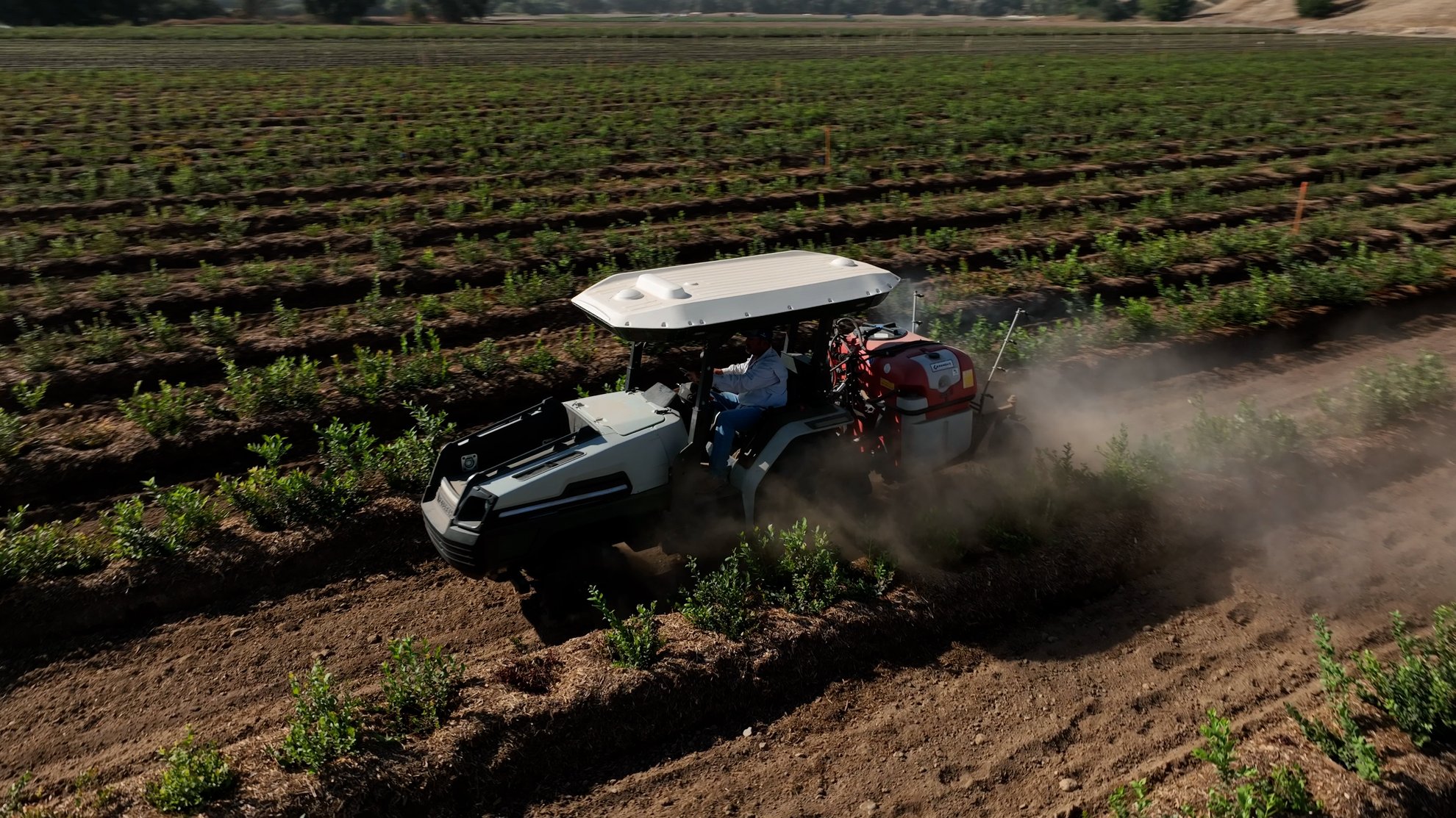 The World’s First Fully Electric, Driver-optional, Connected Tractor Is ...